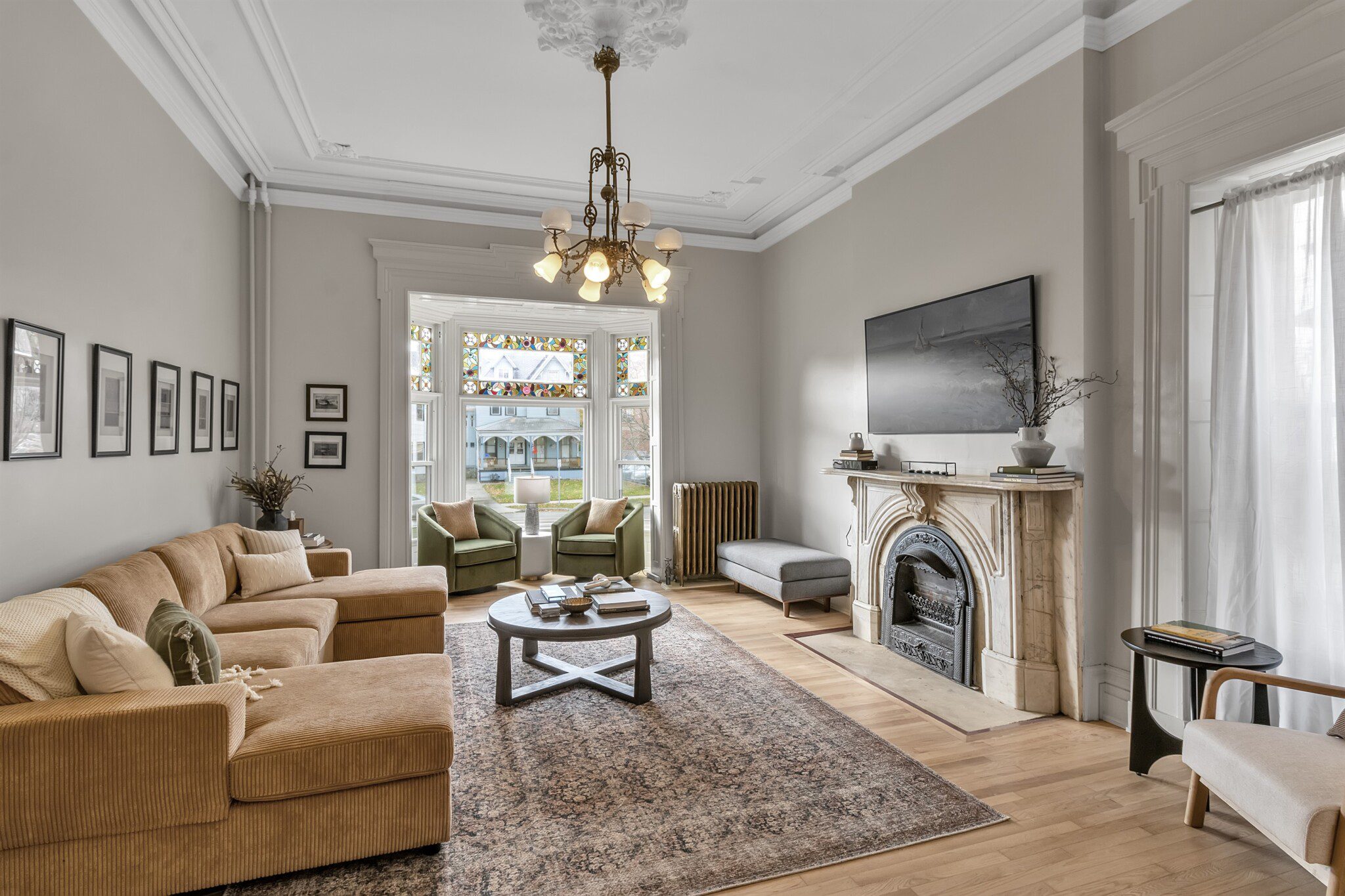 Jones Hospitality - Apartments within a meticulously restored 1854 mansion